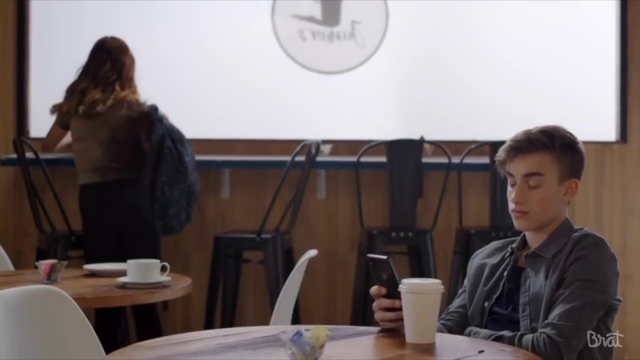 MACKENZIE ZIEGLER & JOHNNY ORLANDO KISSING SEASON 3 ON TOTAL ECLIPSE - YouTube