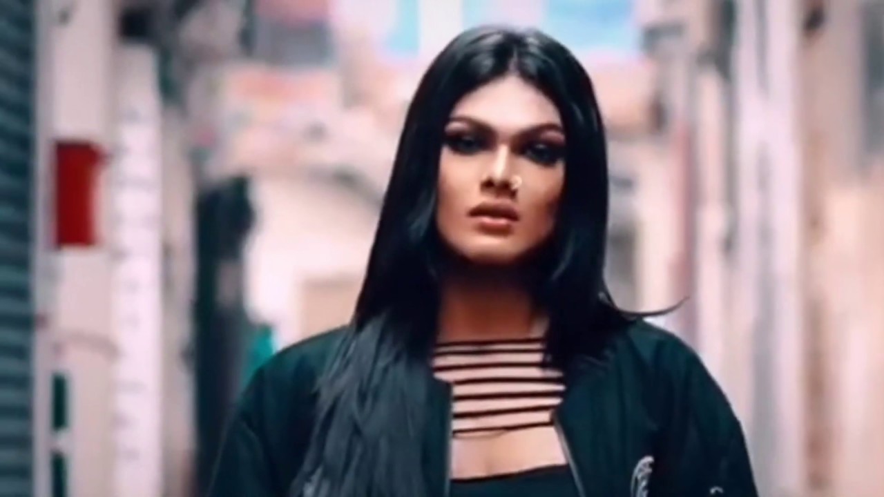 Fashion show disaster - YouTube