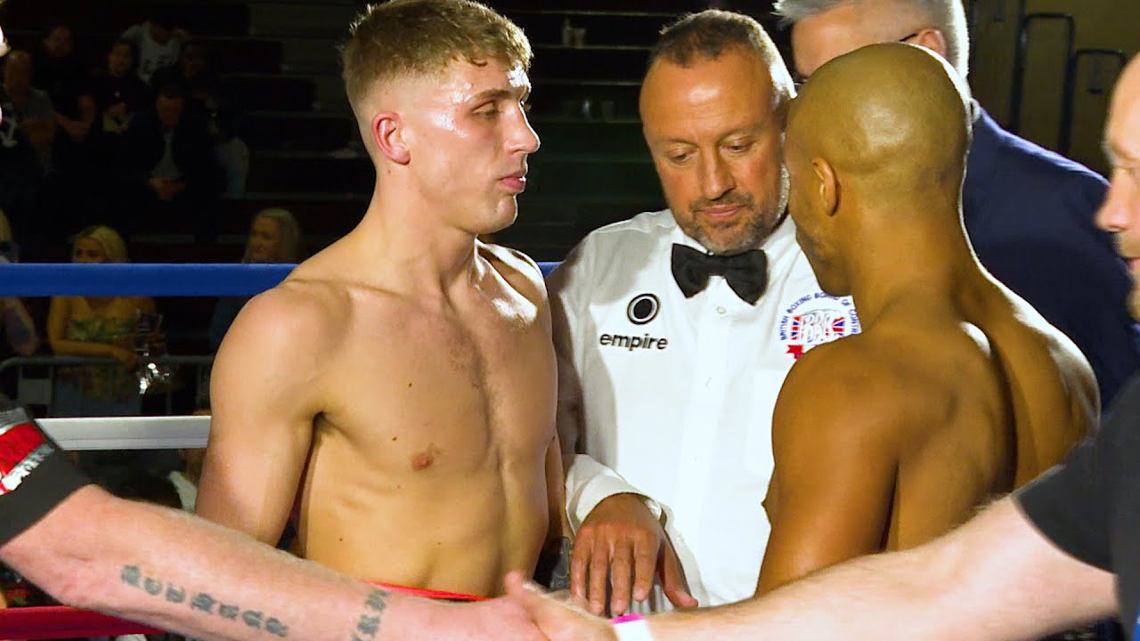 Joe Howarth v Josh Sandford on VIP's show at Robin Park, Wigan on Mar ...