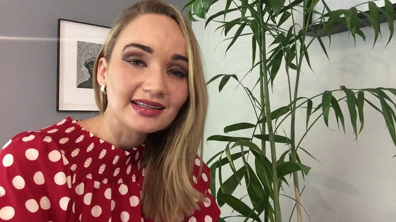 Mia Spies, ambassadeur vir Afrikaans, deel haar feeswense. - YouTube