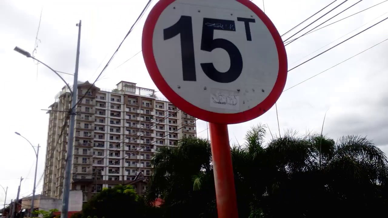 excerpt of a walk along Visayas Avenue, Quezon City - YouTube
