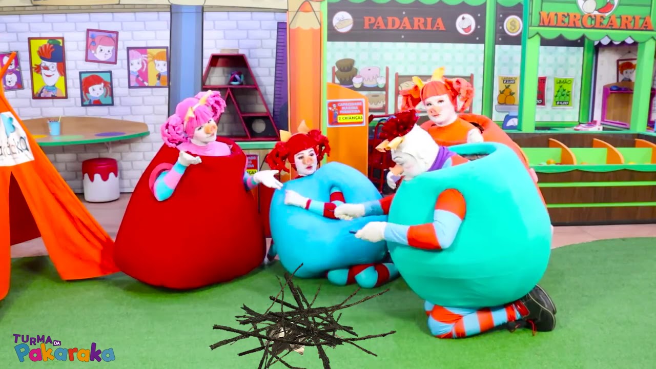 Turma da Pakaraka- PEPPA BRINCA DE ACAMPAMENTO NAS FÉRIAS - YouTube