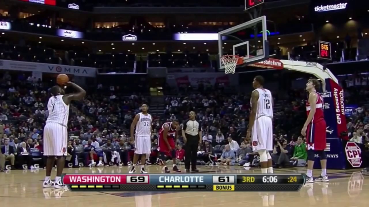 DeSagana Diop's "worst free throw ever" entry - YouTube