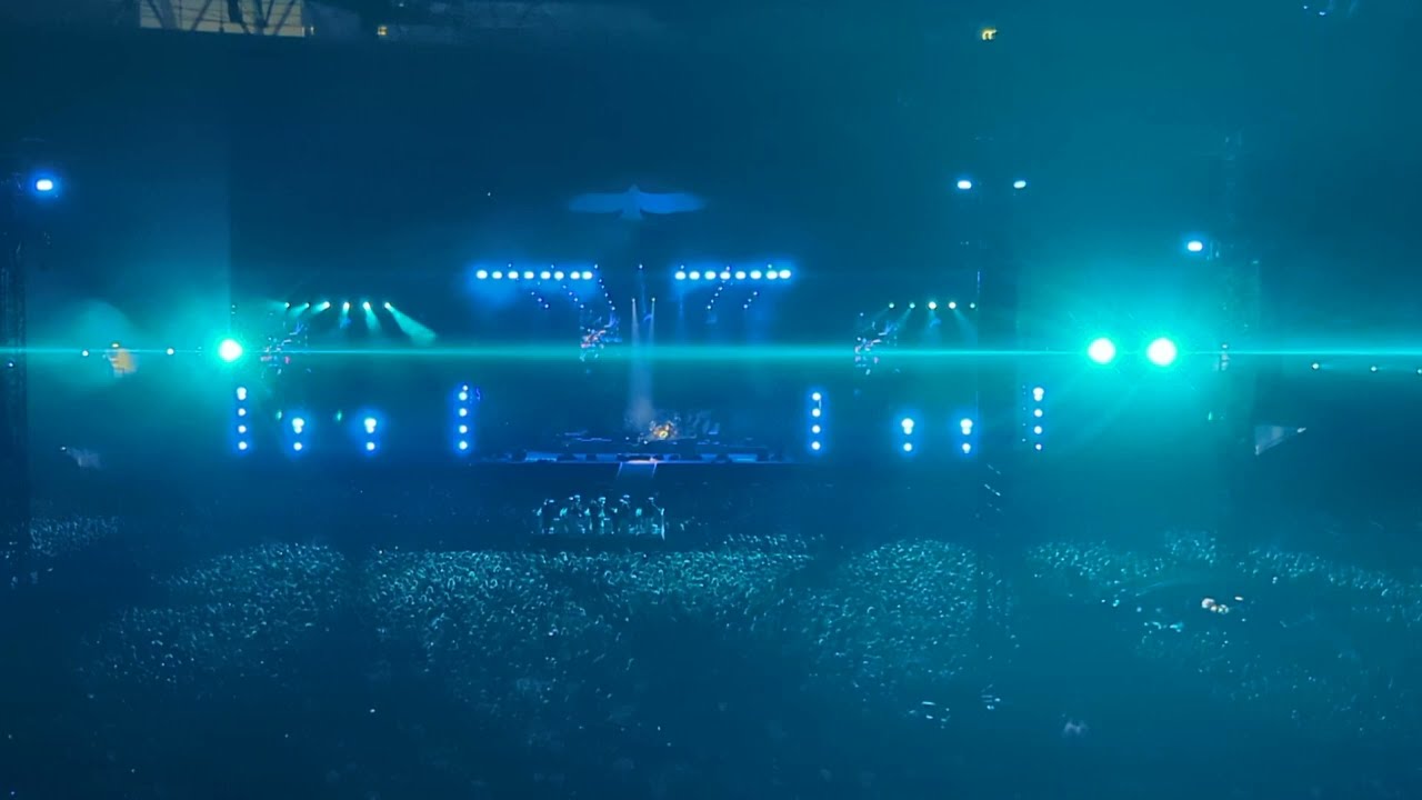 Foo Fighters - Everlong Live 4K 3/9/22 - YouTube