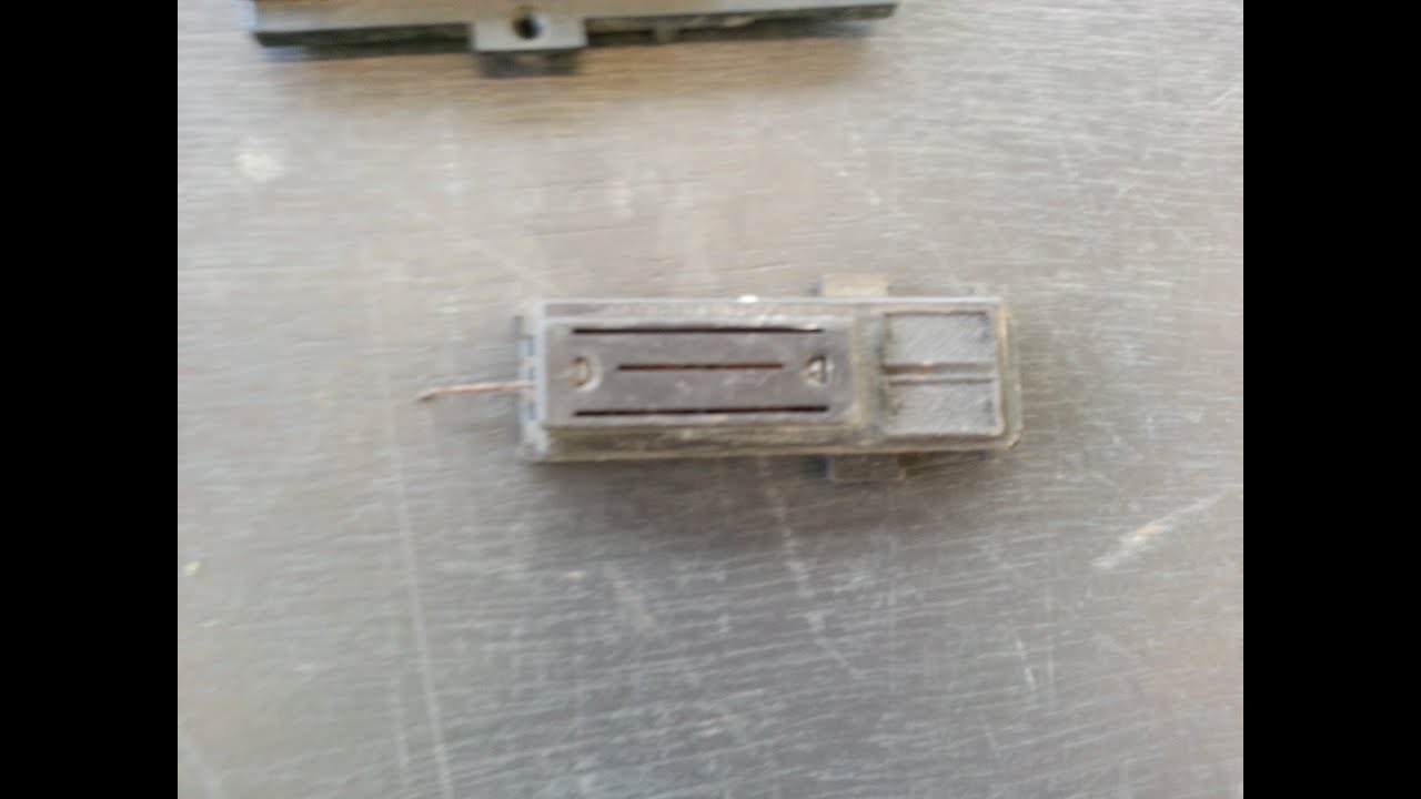 OO Model Railway Triang x404 Point Motor being tested - YouTube