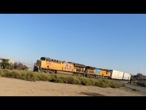 UP 2570 MRVEU With 2 SD70ACES As Mid DPUS West/Northbound 20th St Wye ...