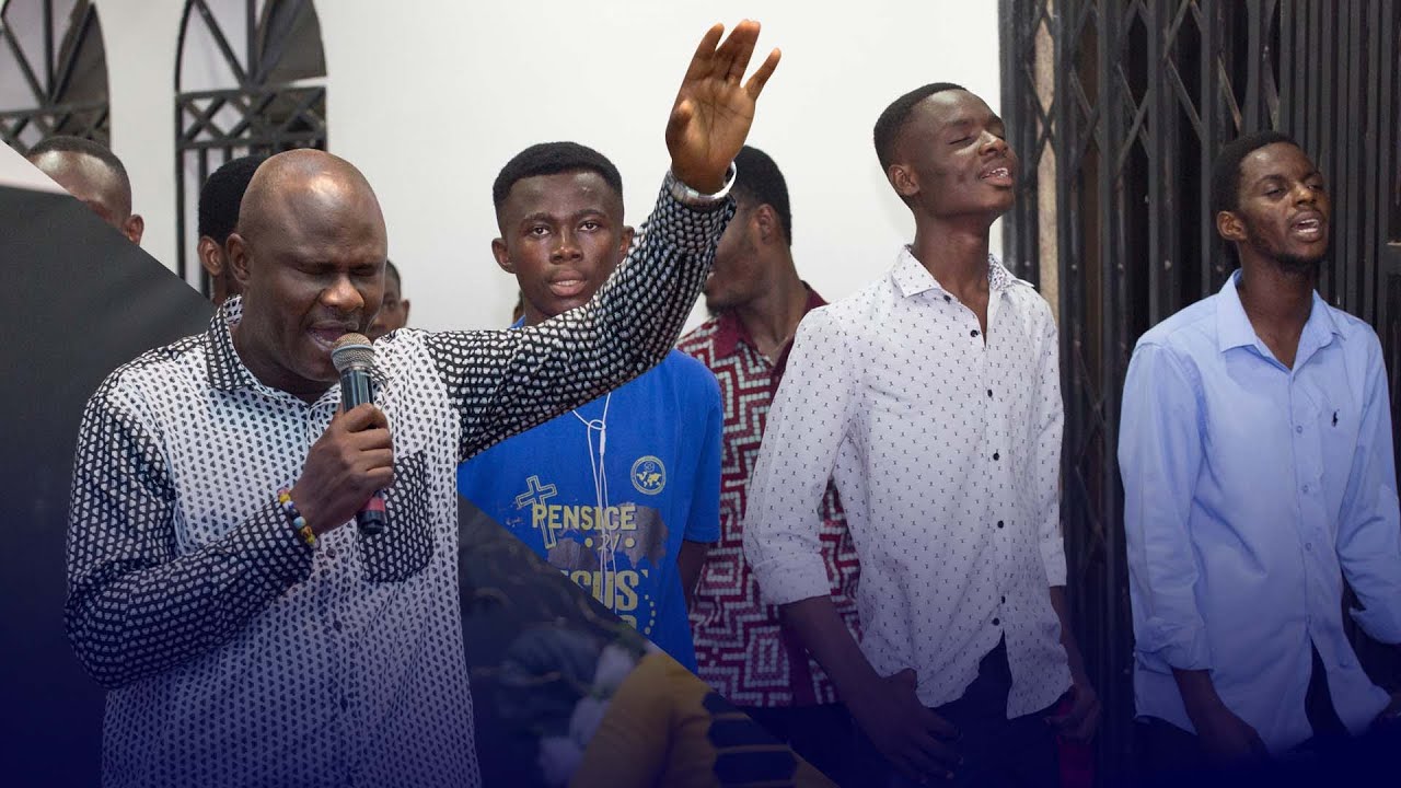 Uncle Ato leads Powerful Pentecostal Worship at PIWC Kaneshie - YouTube