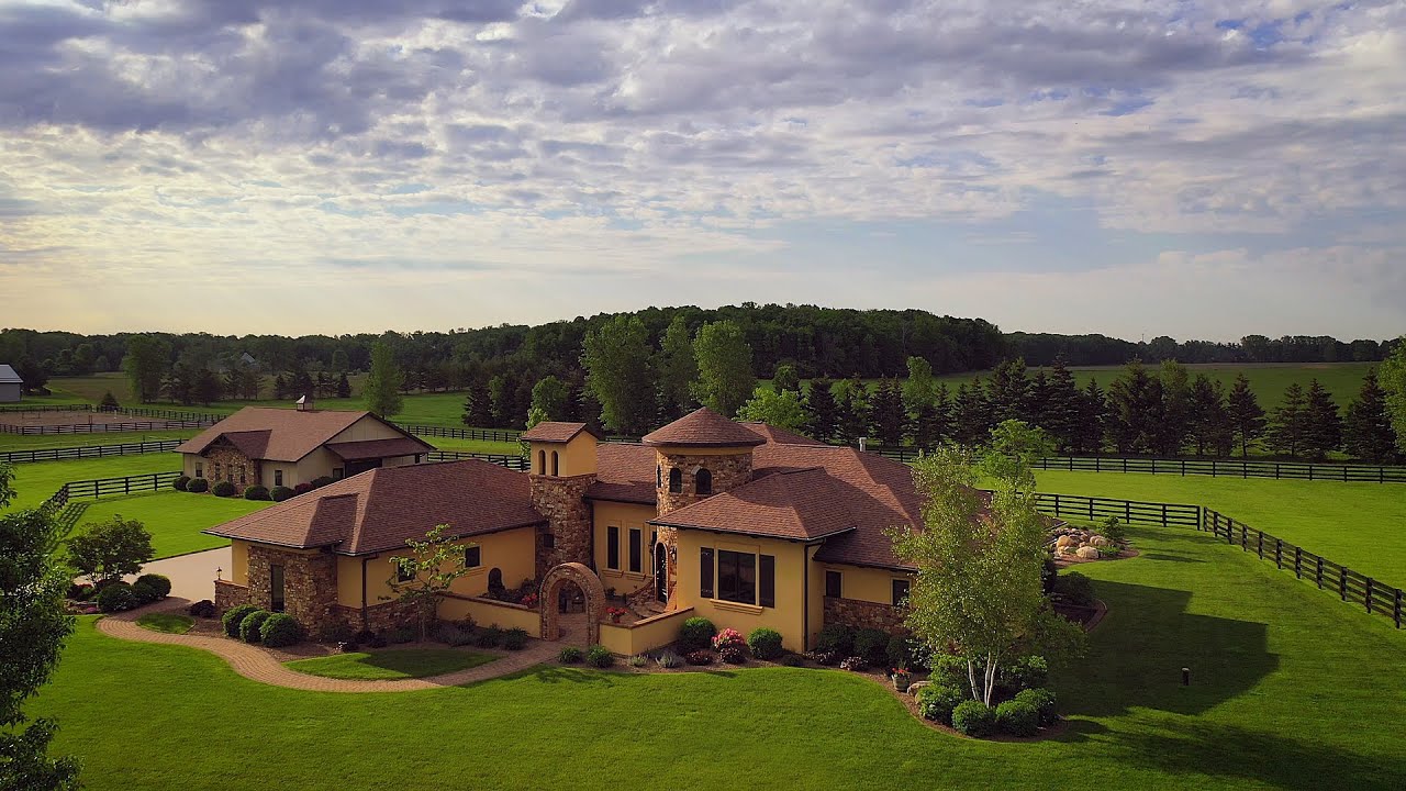 W3545 Equestrian Trail - Freedom, WI - YouTube