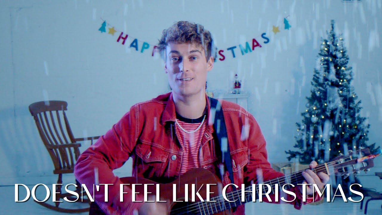Ollie Hayes - Doesn't Feel Like Christmas (Official Music Video) - YouTube