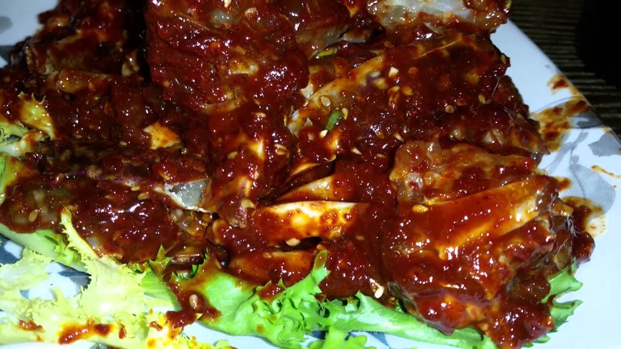 Eating Spicy Raw Crab Gejang Korean Style Dubu - YouTube