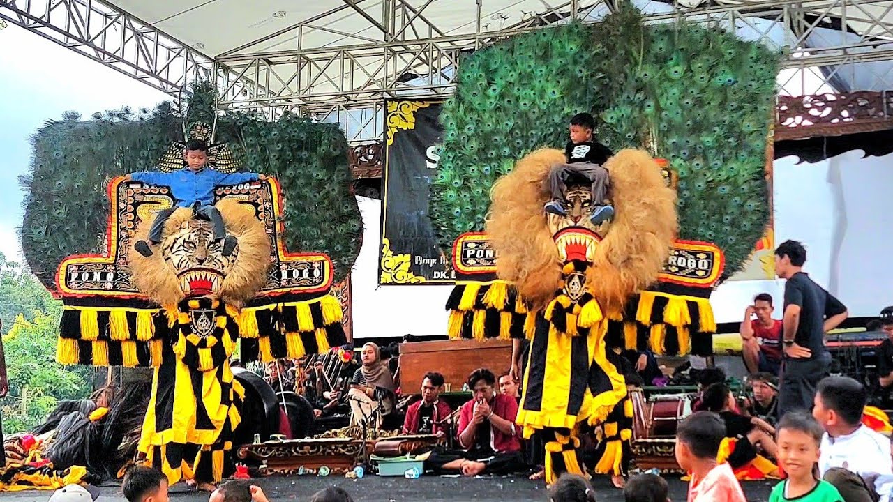 Bocah Sunat Naik Kepala Reog!! Aksi Solah Reog Ponorogo SINGO KEMBAR ...