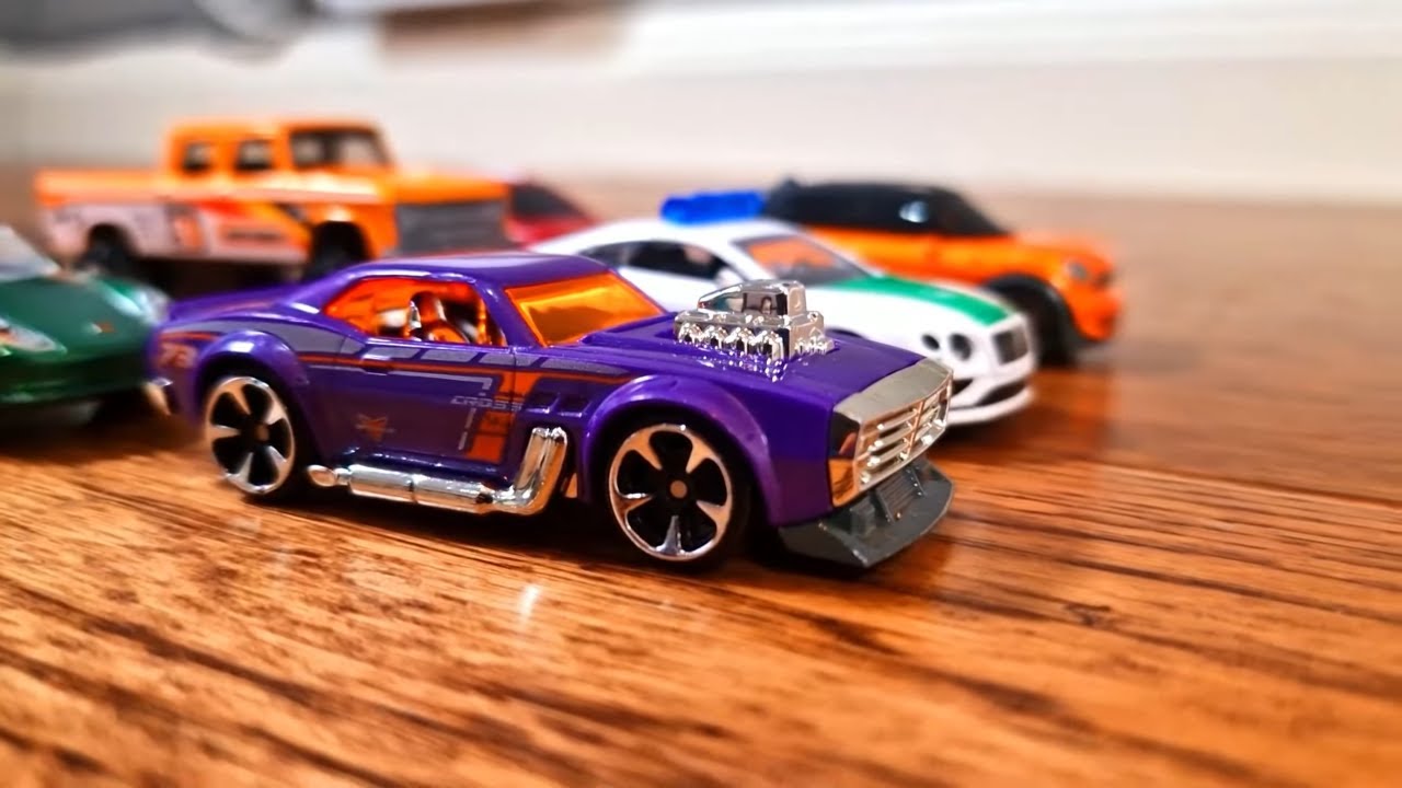 Mini cars moving quickly and stopping by hand * - YouTube