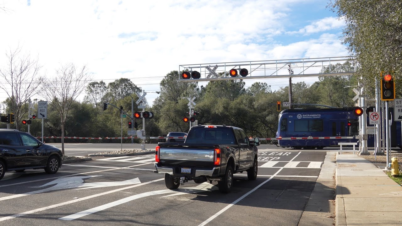 SacRT 414 Light Rail | Glenn Dr. Railroad Crossing, Folsom CA - YouTube