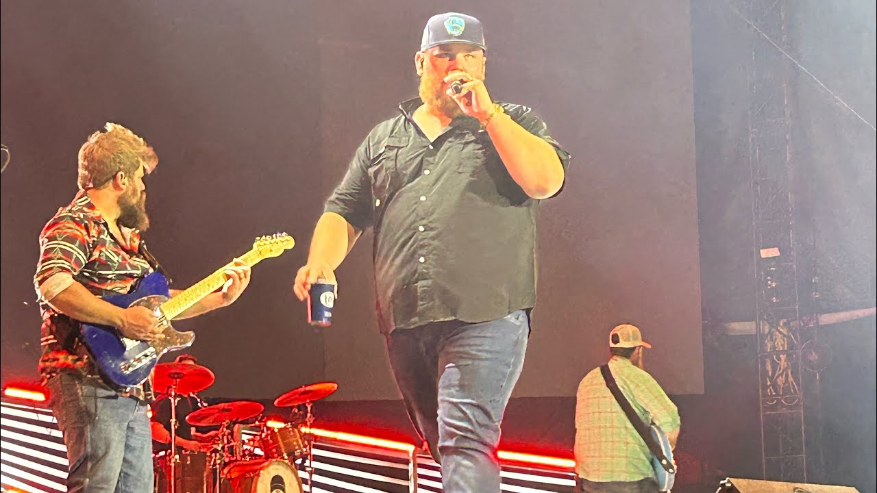 Luke Combs 4/12/2024 - American Family Field - Milwaukee, WI - Brand ...