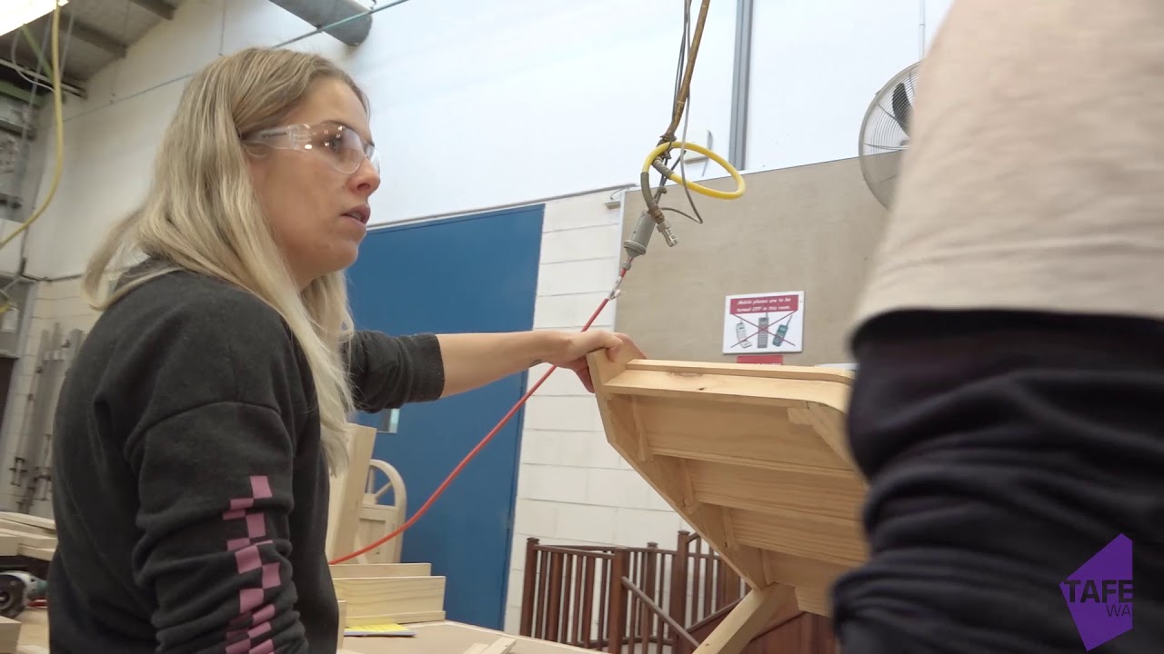 Meet Aly, carpentry and joinery apprentice at SM TAFE - YouTube