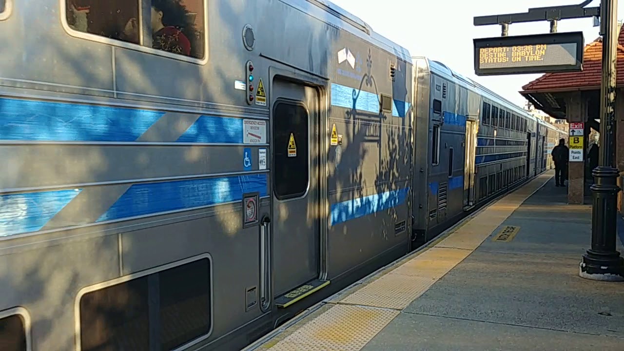 LIRR C3 set stopping at Forest Hills on a Weekend - YouTube