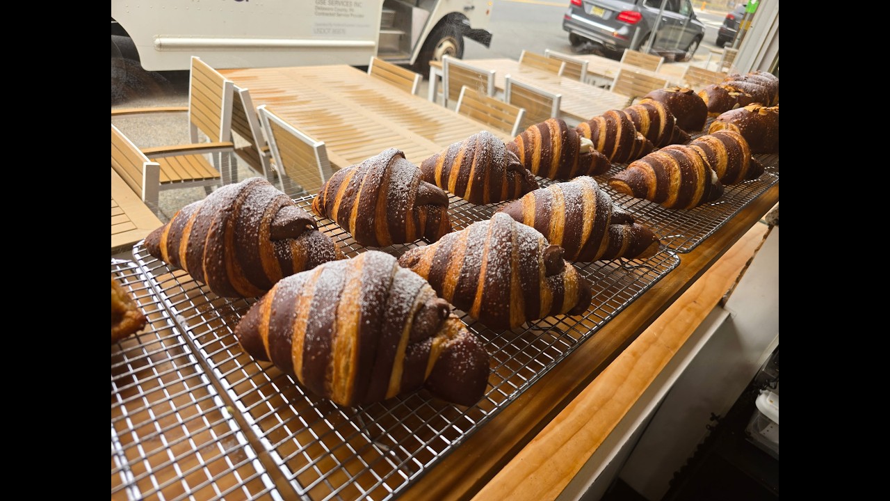 🚀 At Zorro’s crafting bi-color chocolate croissants 🥐🍫 - YouTube