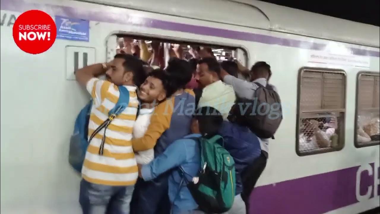 Dombivli station Local train public crowd | train me chadna pad gaya bhaari | Har train me rush ...