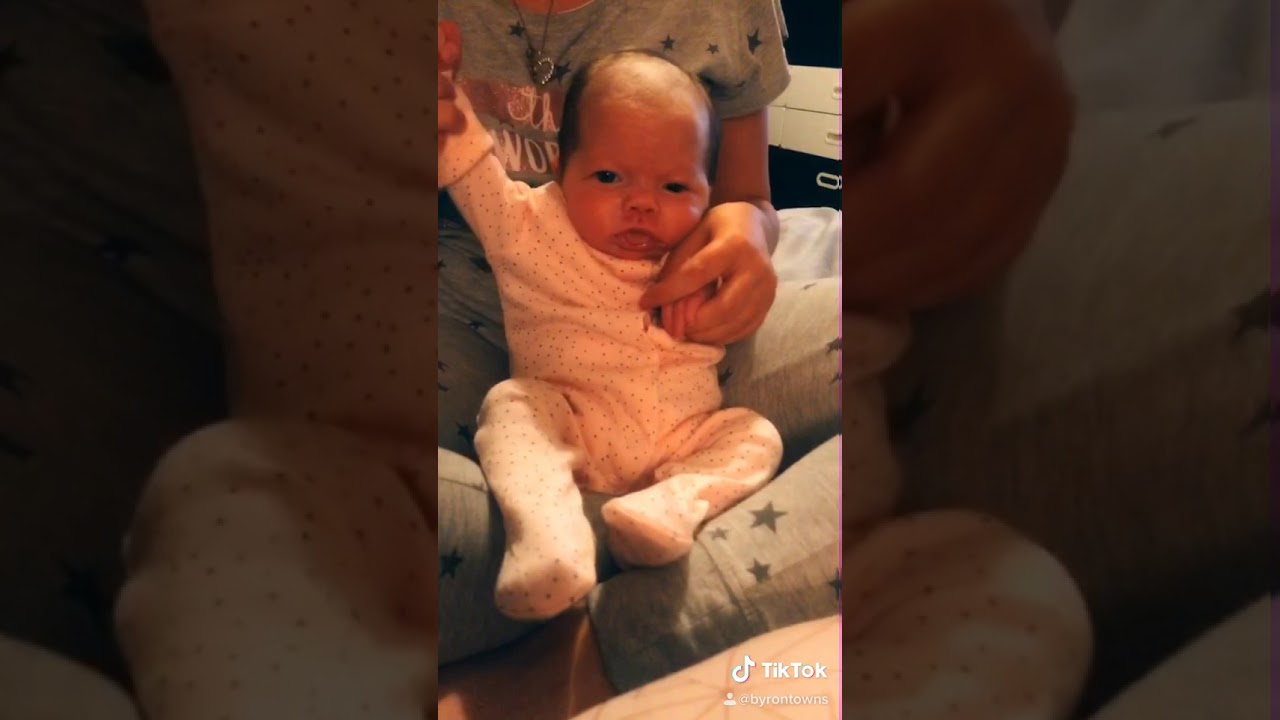 My little girl doing tic tok dance - YouTube