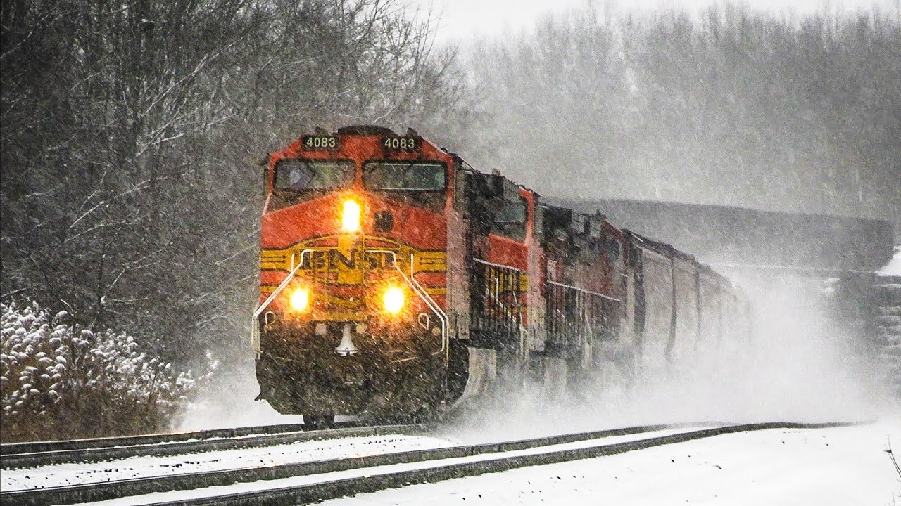 CSX G110 In A Winter Storm | Heavenly Doppler From BNSF H2 Dash 9 Trio ...