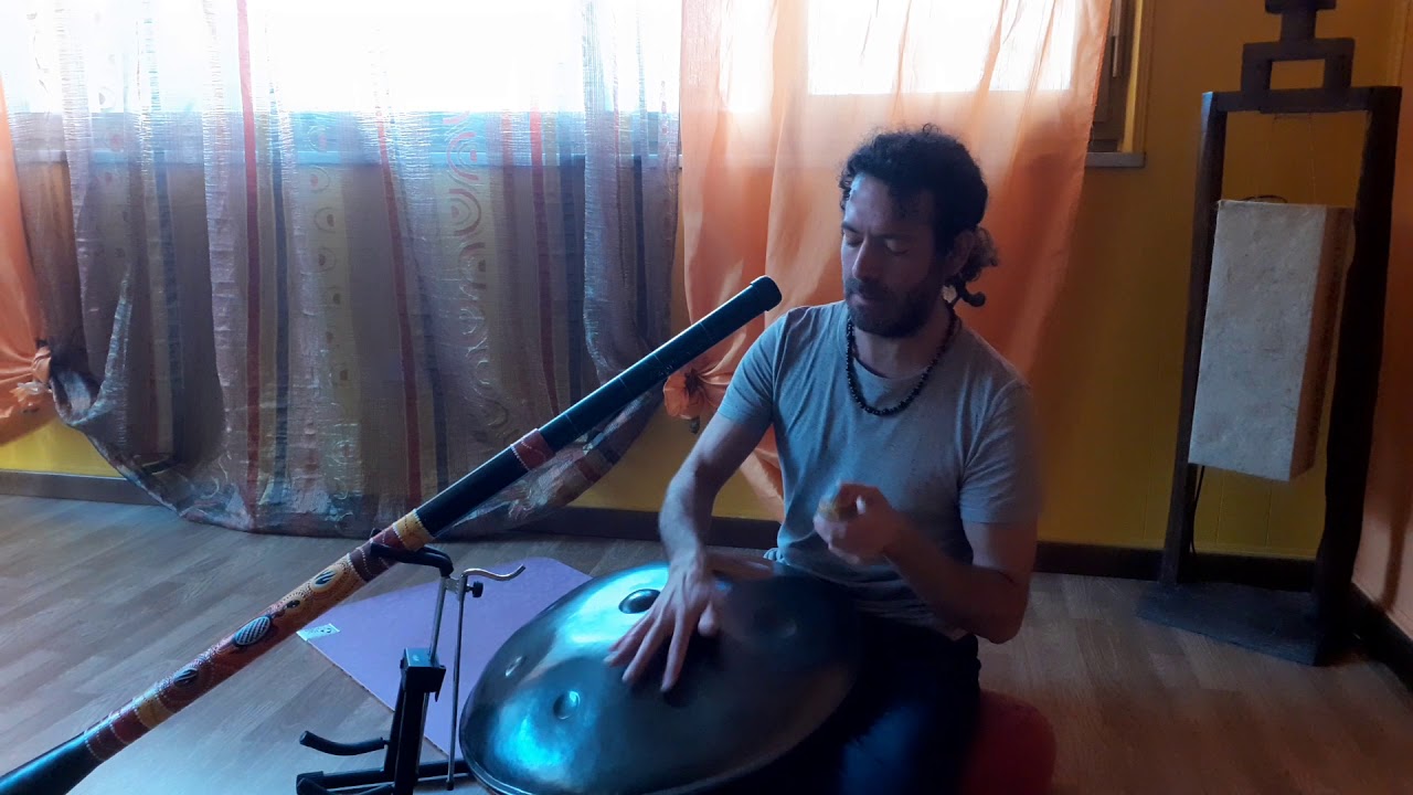 Handpan e Didgeridoo - Marco Mineo - YouTube