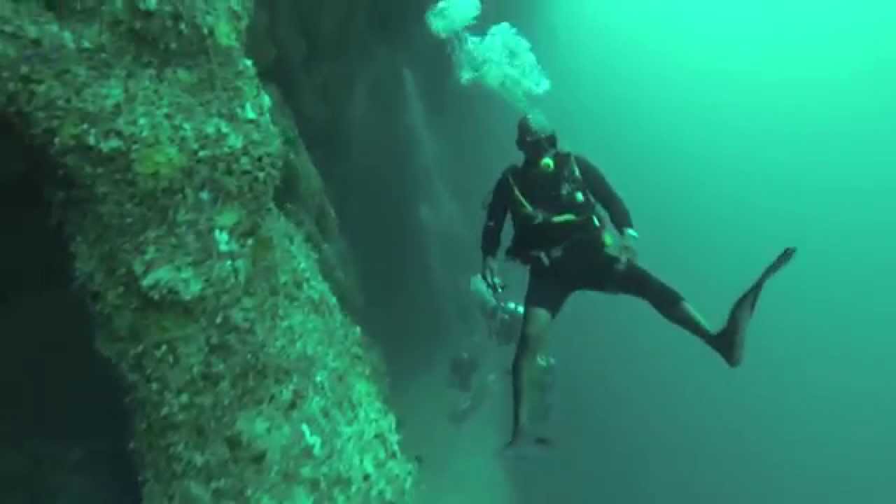 Diving the Great Blue Hole in Belize - YouTube