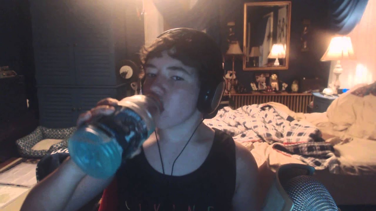 The 32oz Gatorade Chug Challenge w/Cherry (COMPLETE) - YouTube