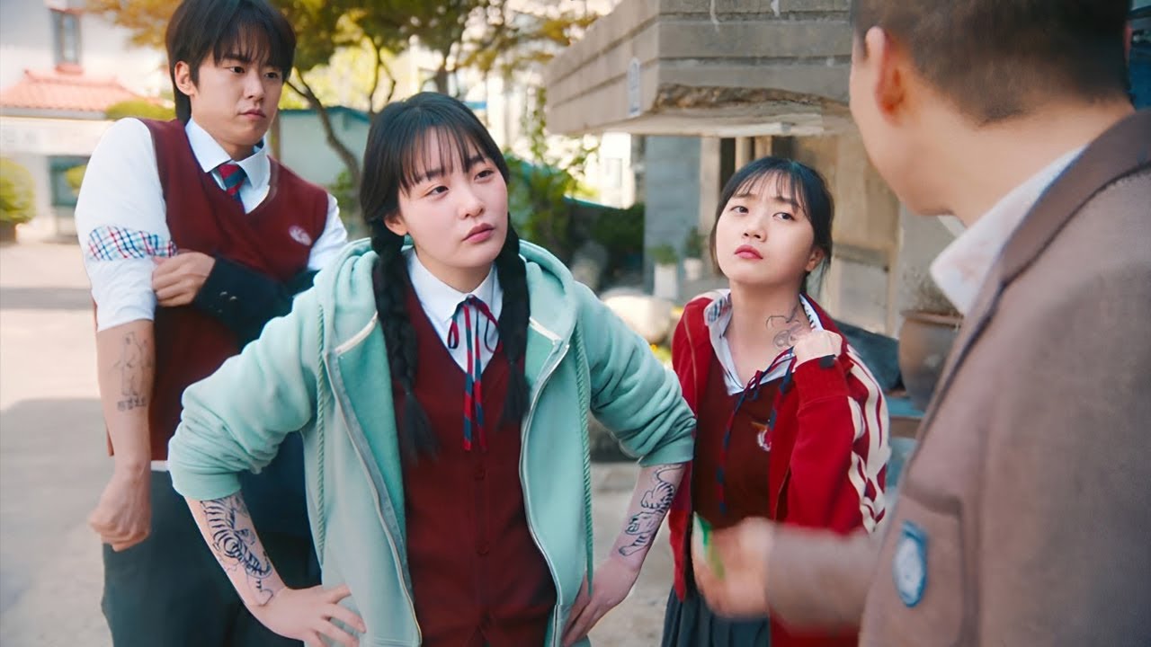 Troublemaker Girl Gets Her Two Friends Covered in Fake Tattoos to ...