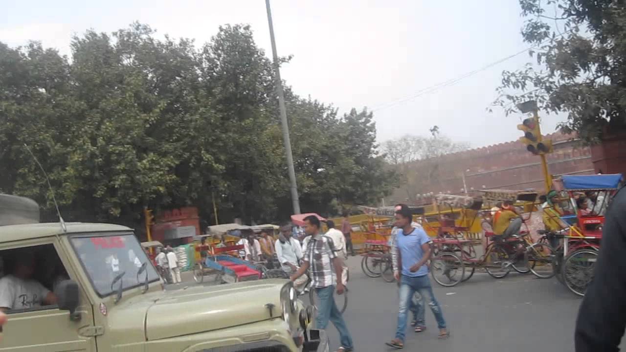 Indian Traffic - Walking and Crossing a Road in Delhi - YouTube