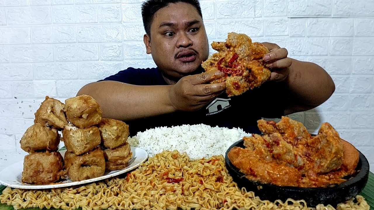 PENTOL JUMBO KUAH LAVA+TAHU CRISPY MIE HOT JELOTOT.. - YouTube
