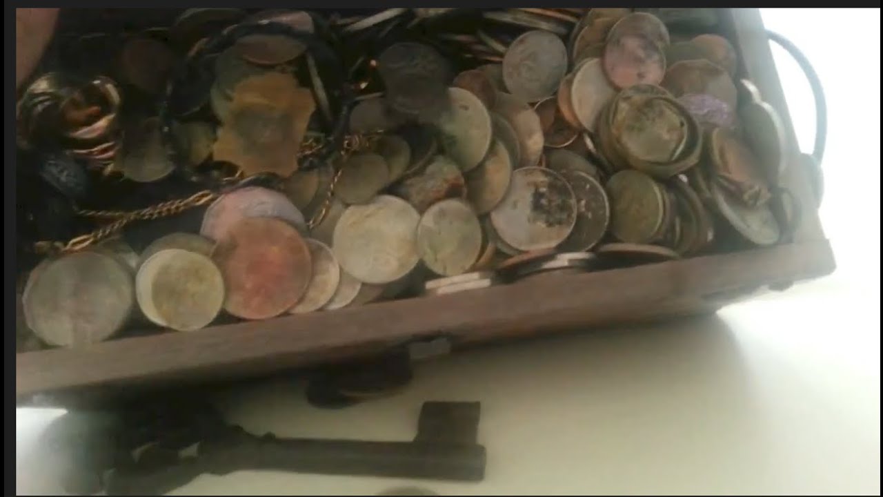 Full treasure chest found - YouTube