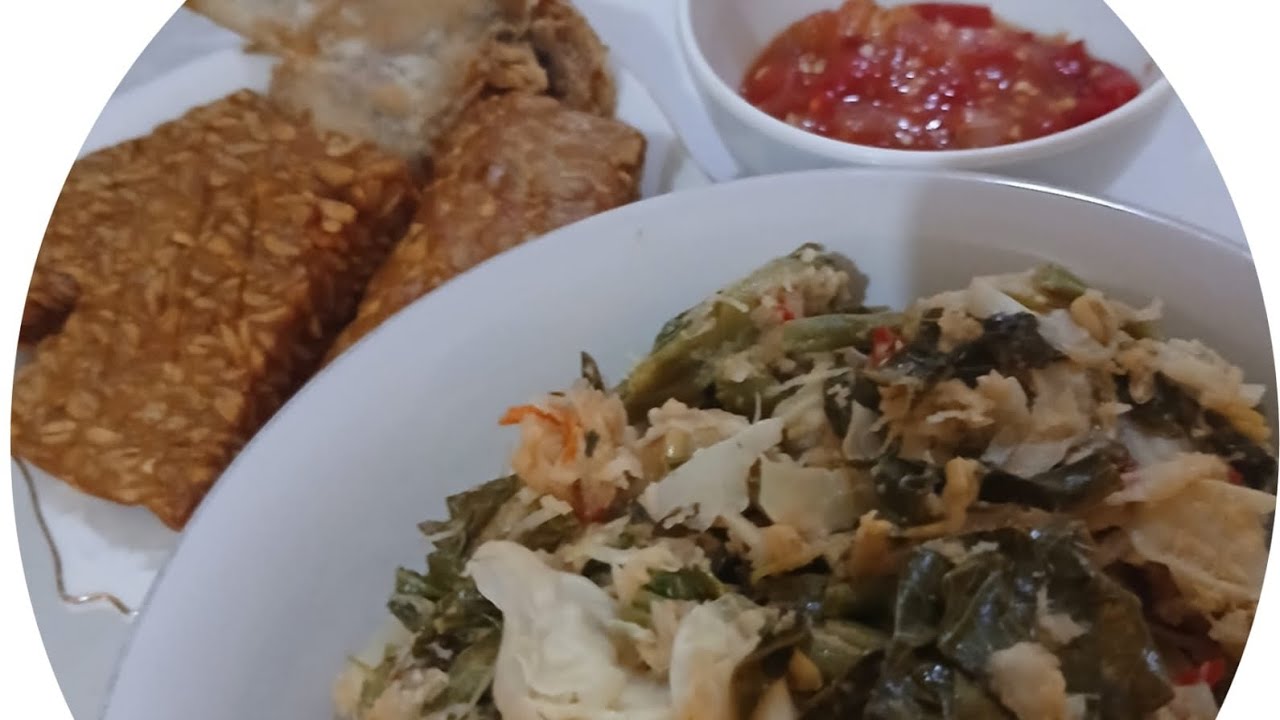 MENU SPESIAL KAMI : URAP SAYUR, TEMPE GORENG, IKAN ASIN DAN SAMBAL ...