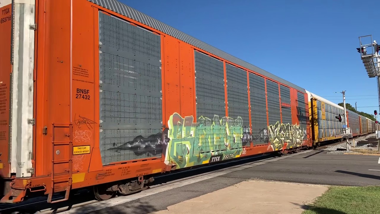 2019-10-22a Union Pacific Autorack Train - YouTube