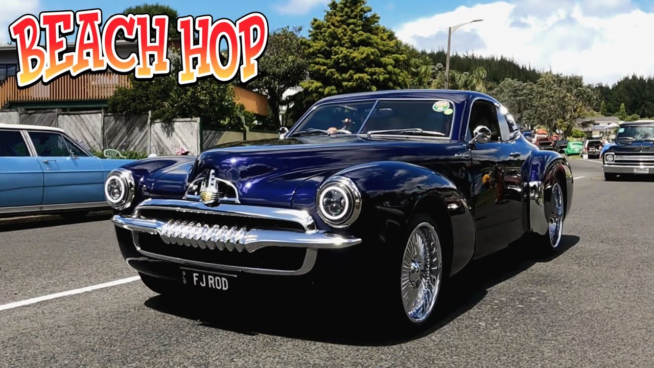 Beach Hop 2022 | Cars rolling into Onemana Beach | Friday - YouTube