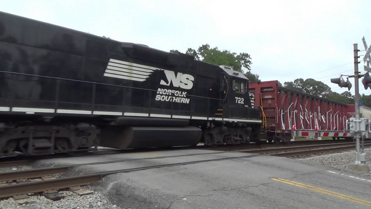 NS 3094 (EMD GP40-2) trails NS V17 - YouTube