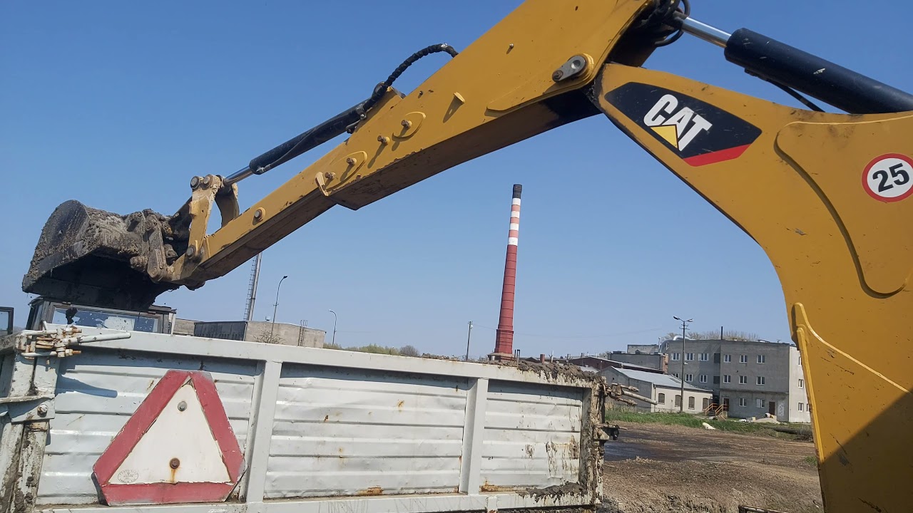 Koparko-Ładowarka CAT 444F Praca na maszynie - YouTube