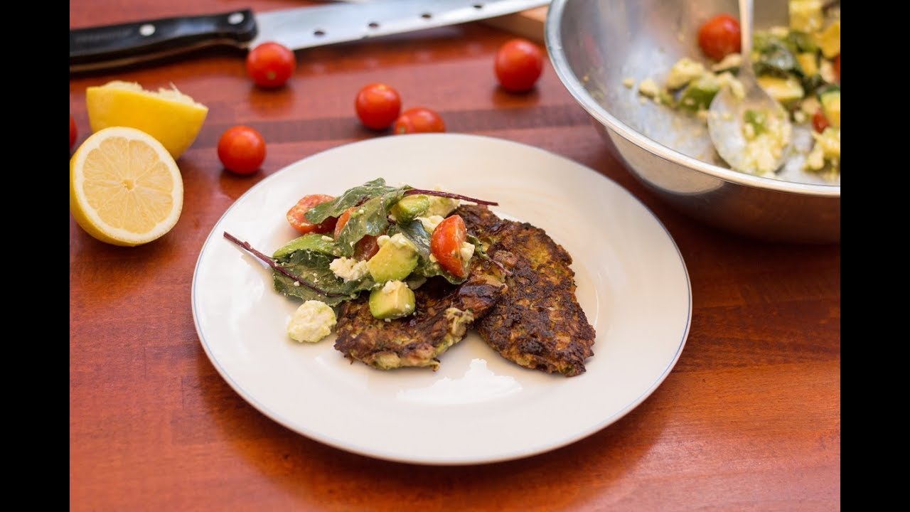 Cuketové cottage placky so šalátom - YouTube