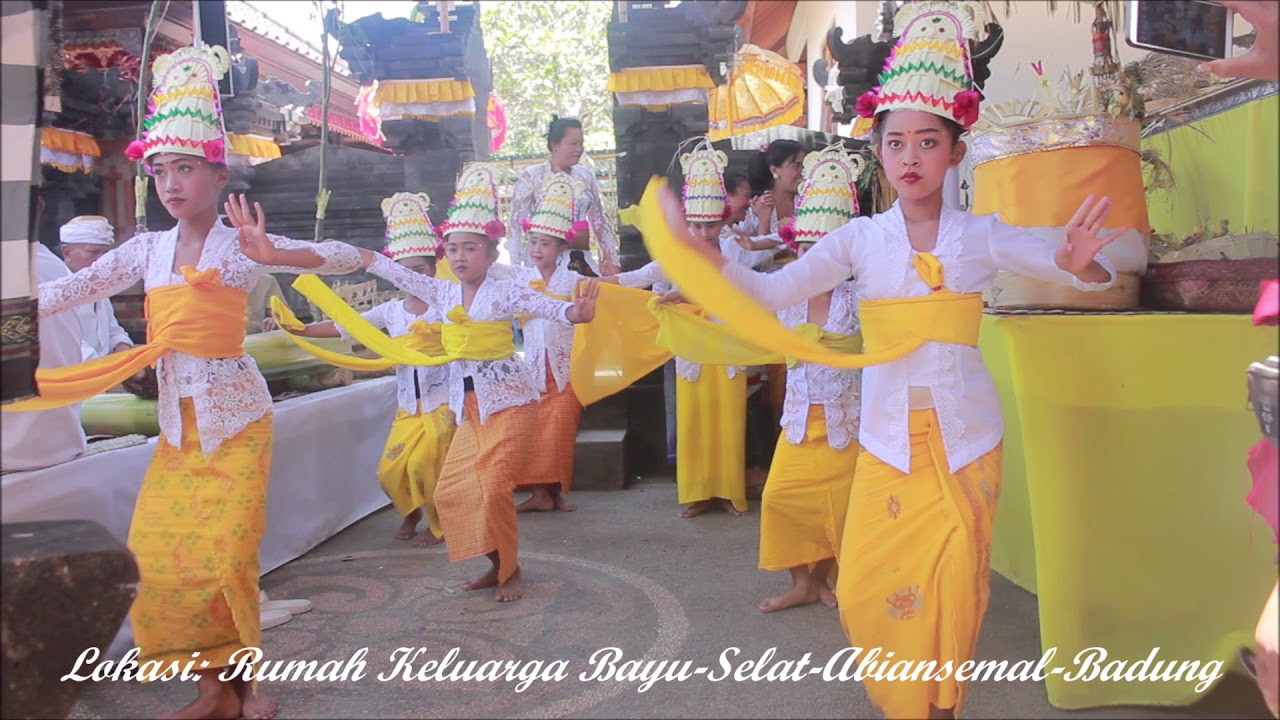 Tari Rejang Dewa Bayu Odalan - YouTube