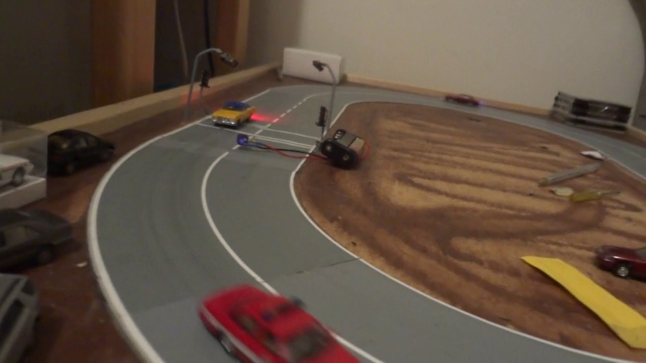 Faller Car System IR Car Auto Stop Crown Vics and Plymoth - YouTube