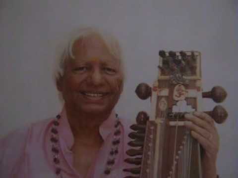 The legendary Sarangi Maestro Pt. Ram narayan - YouTube
