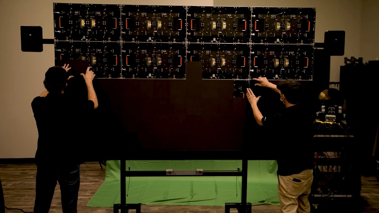 Diversified AC5T | A Rapid Deployment Tactical Video Wall & Portable ...