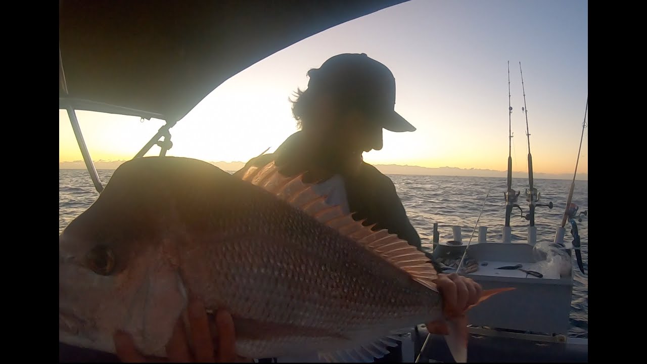 CRAZY HOT SNAPPER BITE on the close in reefs off the Gold Coast big ...