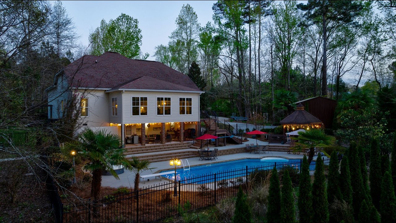 Lovely Georgia Home Tour With Amazing Backyard - YouTube