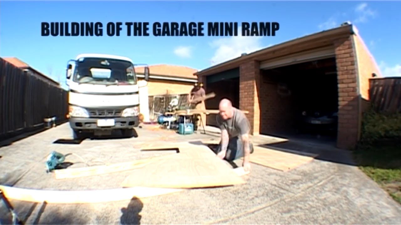 Building of the Garage Mini Ramp (Time lapse) - YouTube