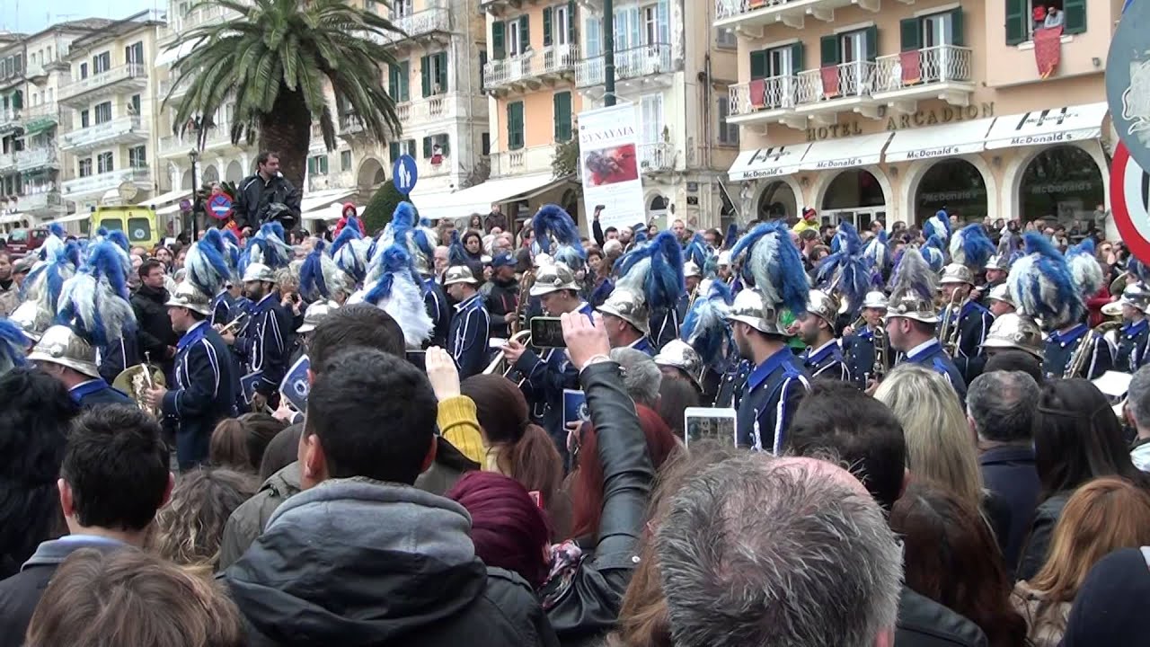 Κέρκυρα , Μ Σάββατο, φιλαρμονικές συνοδεύουν, την περιφορά επιτάφιου ...