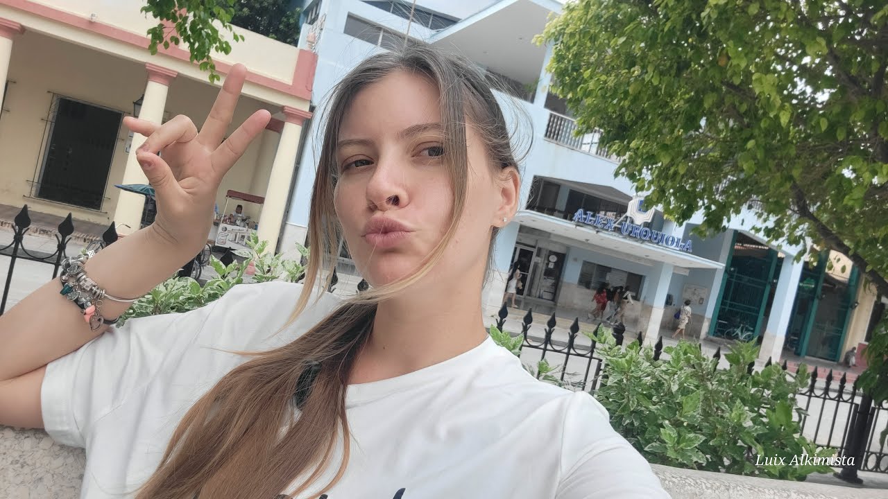 Gaby De los Reyes está en vivo - YouTube