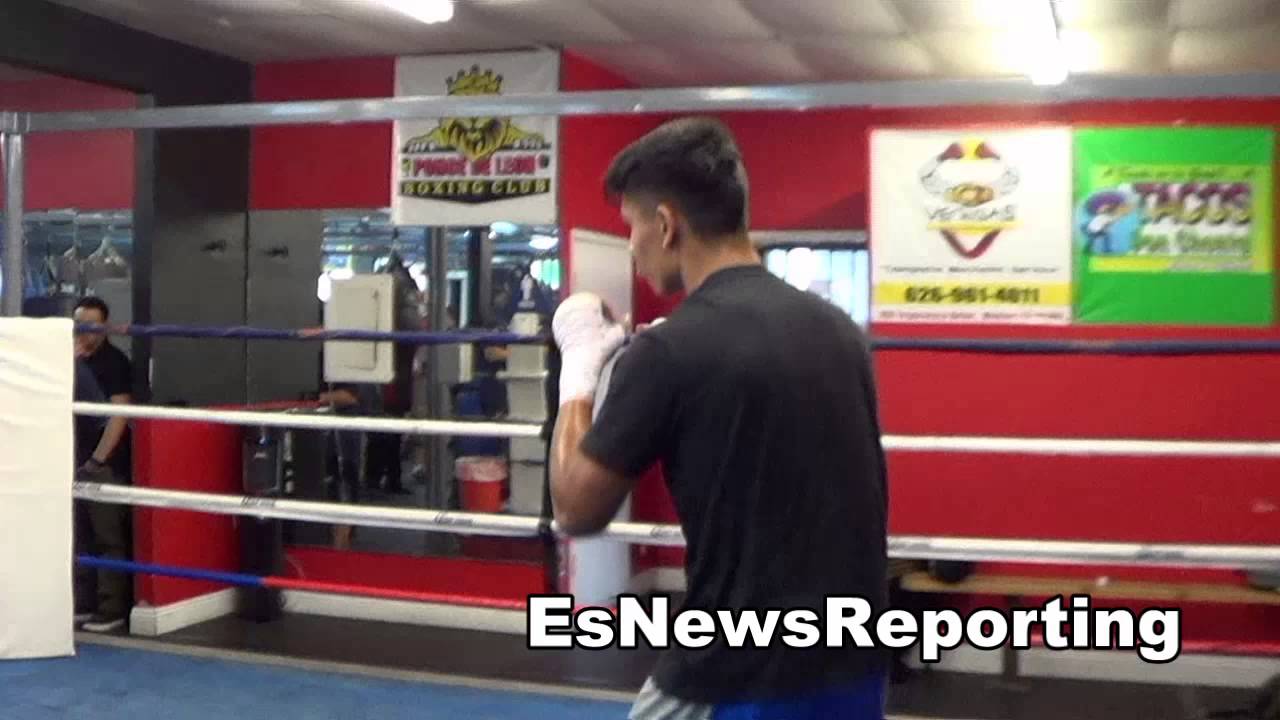 manny robles breaks down the 20 rds of his fighters during their ...