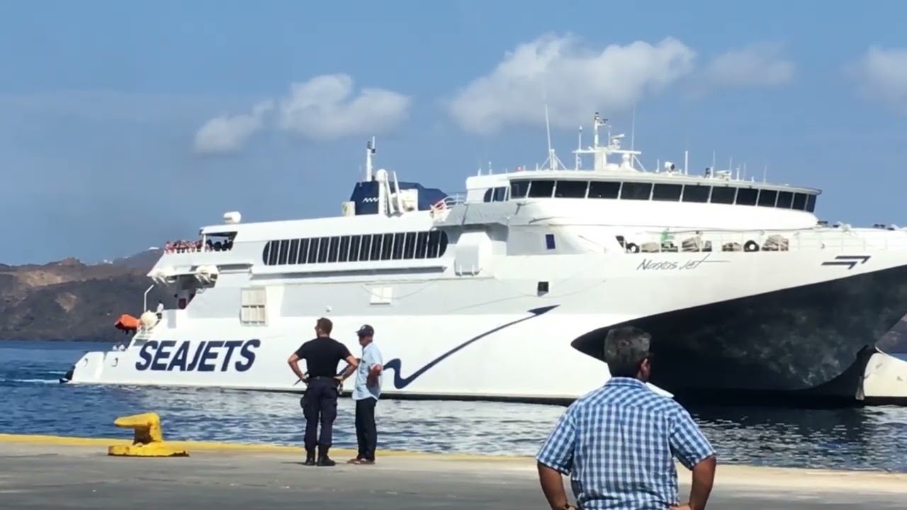 Naxos Jet (Seajets) entering Santorini - YouTube