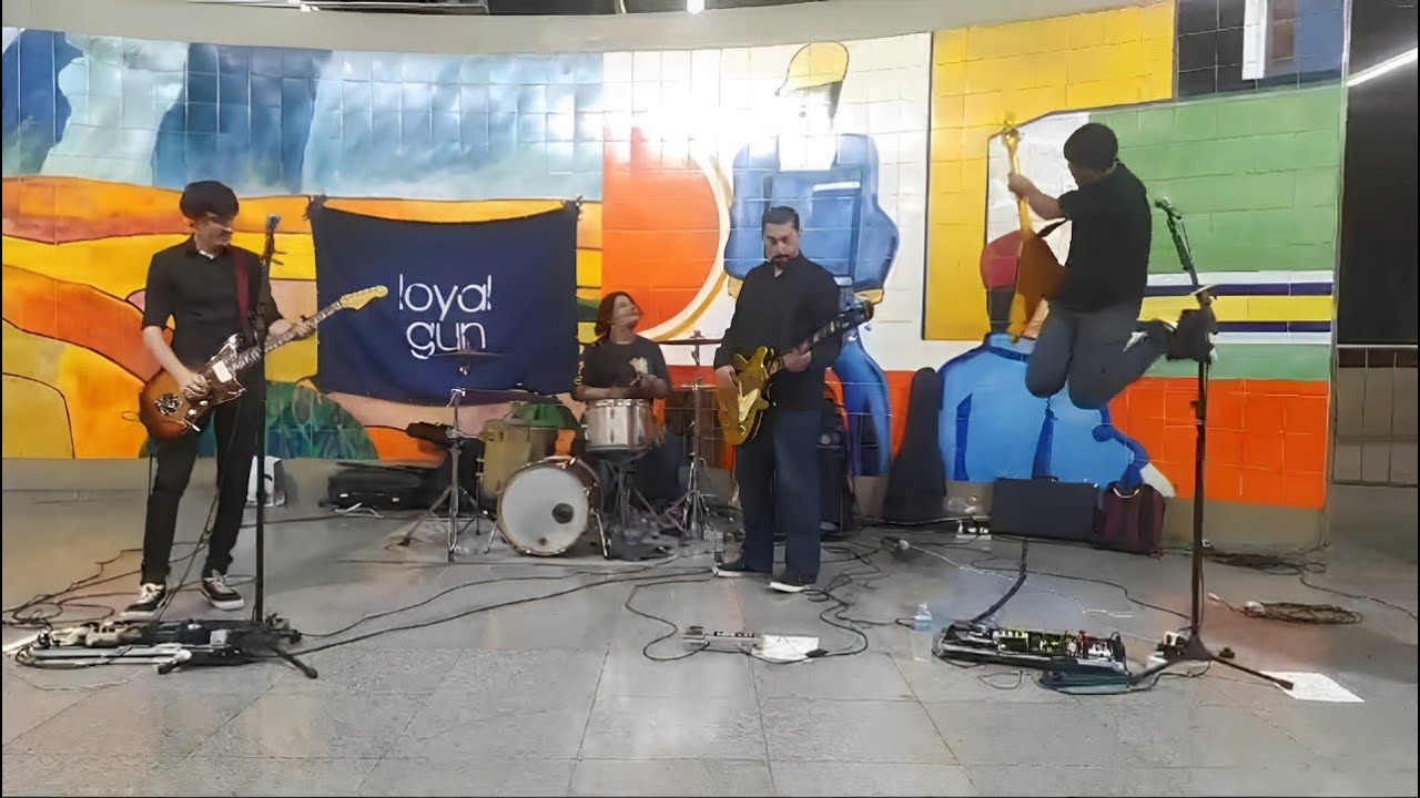 Loyal Gun - "Bring Back Your Beat" @ Metrô Tatuapé, 15.03.2024 - YouTube
