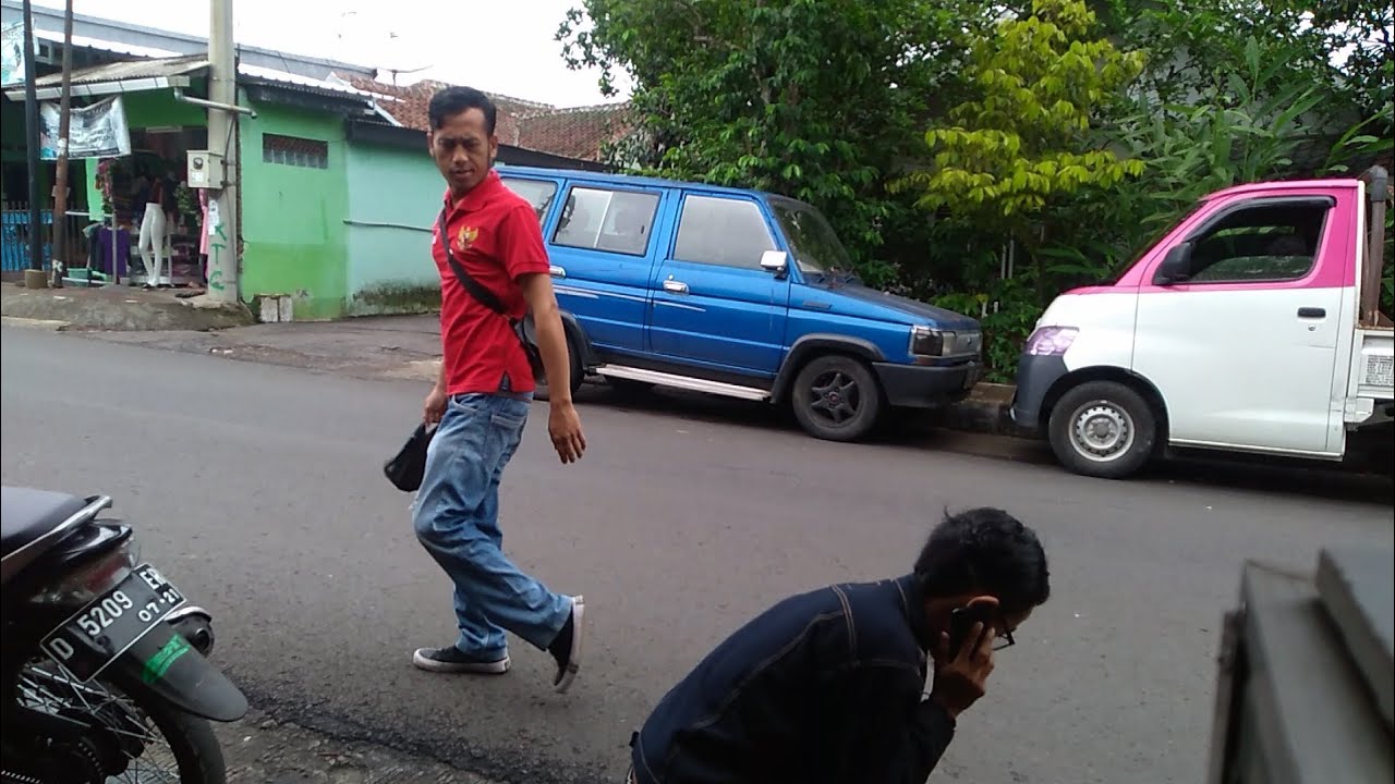PRANK NELPON UANG JATUH DEPAN UMUM - YouTube